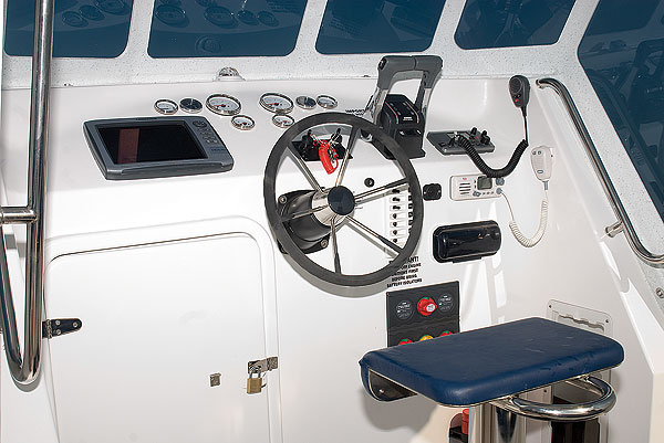 Lee Cat 800 Walkaround – Ski-Boat Magazine