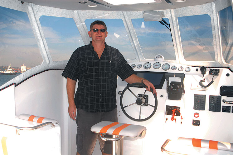 Lee Cat Expressa 900 Walkaround — by Lee Cat – Ski-Boat Magazine